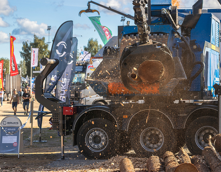 Bruks launches 1006.3 RT– an all new mobile chipper unit | Bioenergy ...